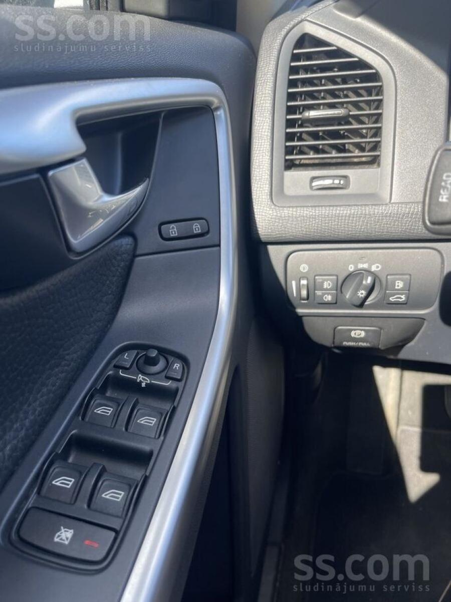 Black Volvo XC60 2009 in Riga, with an engine capacity of 2.40 L and mileage of 0 thousand km for 7300 €, photo 12 on AUTOMOTO.COM.LV