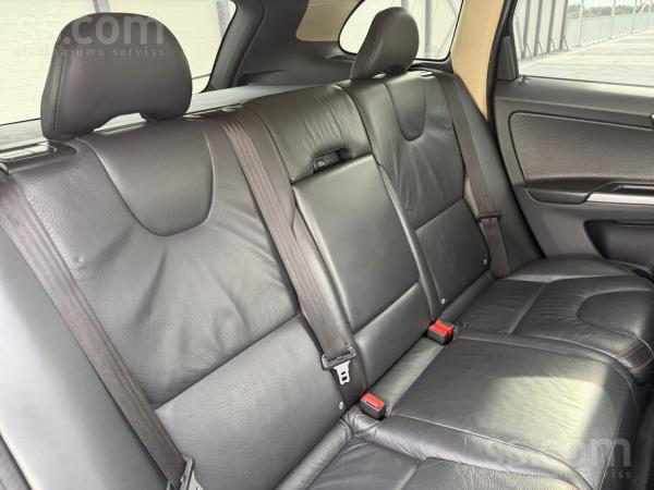 Melns Volvo XC60 2009 Rīga, ar dzinēja tilpumu 2.40 L un nobraukumu 288 tūkst. km par 5700 €, foto 11 vietnē AUTOMOTO.COM.LV