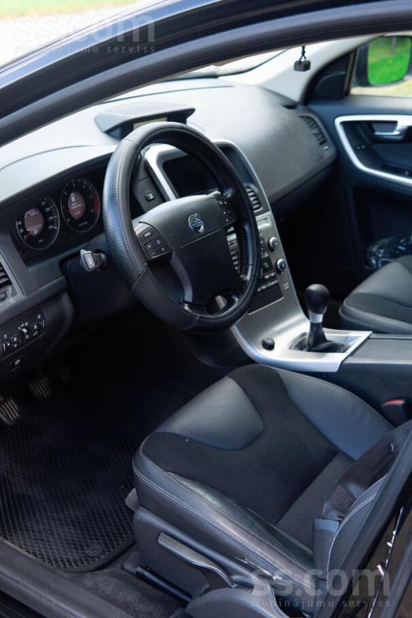 Melns Volvo XC60 2009 Talsi, ar dzinēja tilpumu 2.40 L un nobraukumu 379 tūkst. km par 4350 €, foto 10 vietnē AUTOMOTO.COM.LV