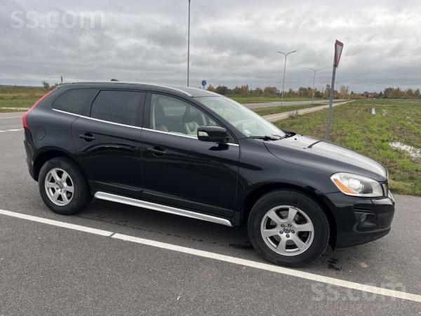 Black Volvo XC60 2009 in Bauska, with an engine capacity of 2.40 L and mileage of 290 thousand km for 6400 €, photo 1 on AUTOMOTO.COM.LV