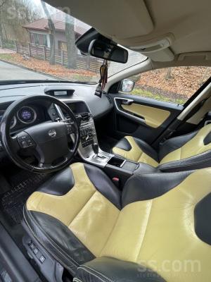 Melns Volvo XC60 2009 Bauska, ar dzinēja tilpumu 2.40 L un nobraukumu 290 tūkst. km par 6400 €, foto 3 vietnē AUTOMOTO.COM.LV