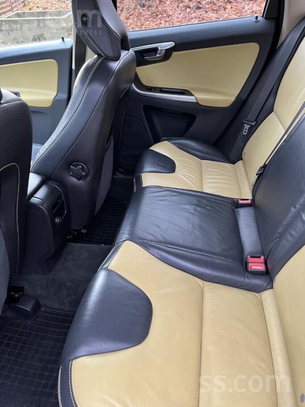 Black Volvo XC60 2009 in Bauska, with an engine capacity of 2.40 L and mileage of 290 thousand km for 6400 €, photo 5 on AUTOMOTO.COM.LV