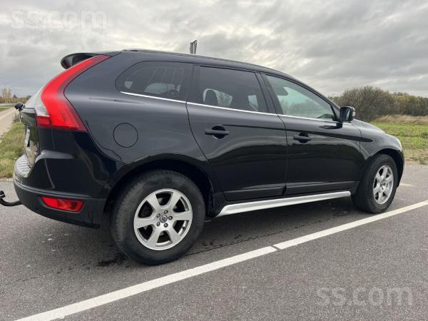 Black Volvo XC60 2009 in Bauska, with an engine capacity of 2.40 L and mileage of 290 thousand km for 6400 €, photo 9 on AUTOMOTO.COM.LV