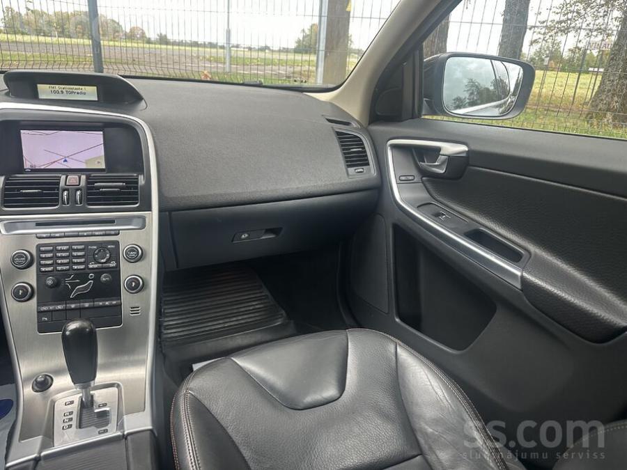 Melns Volvo XC60 2009 Cēsis, ar dzinēja tilpumu 2.40 L un nobraukumu 0 tūkst. km par 8400 €, foto 11 vietnē AUTOMOTO.COM.LV