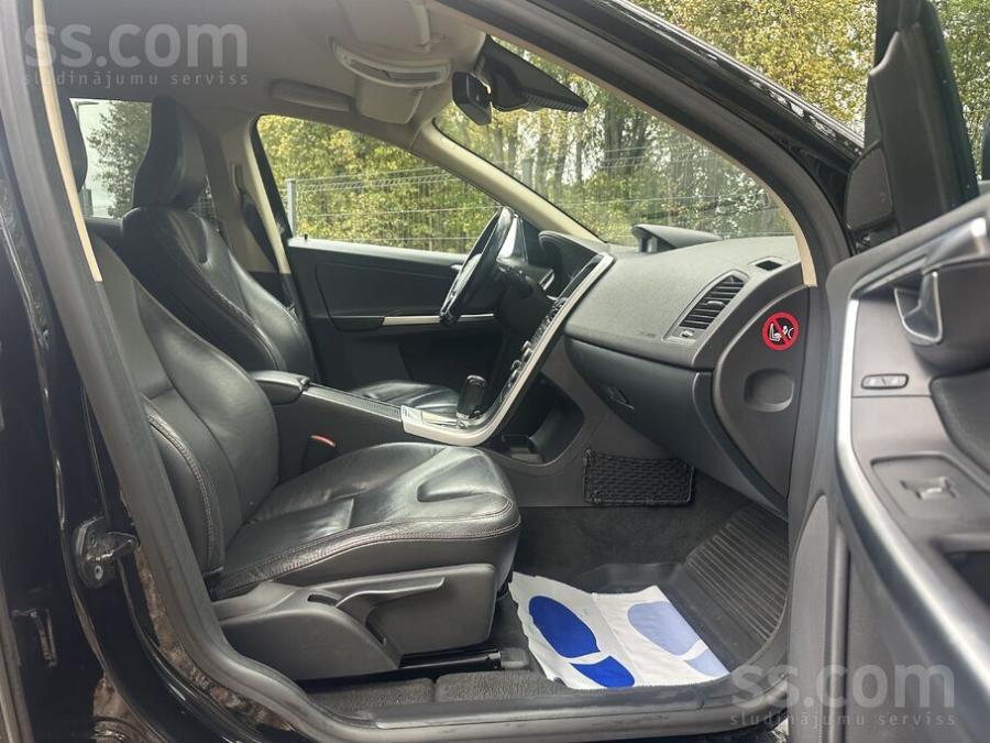 Melns Volvo XC60 2009 Cēsis, ar dzinēja tilpumu 2.40 L un nobraukumu 0 tūkst. km par 8400 €, foto 12 vietnē AUTOMOTO.COM.LV