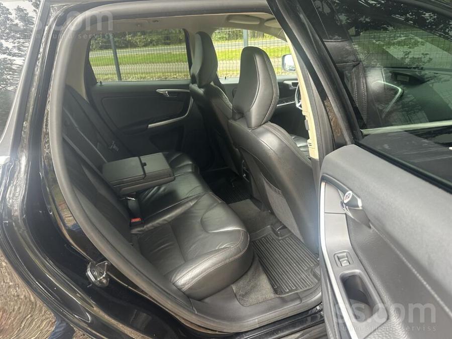 Melns Volvo XC60 2009 Cēsis, ar dzinēja tilpumu 2.40 L un nobraukumu 0 tūkst. km par 8400 €, foto 13 vietnē AUTOMOTO.COM.LV