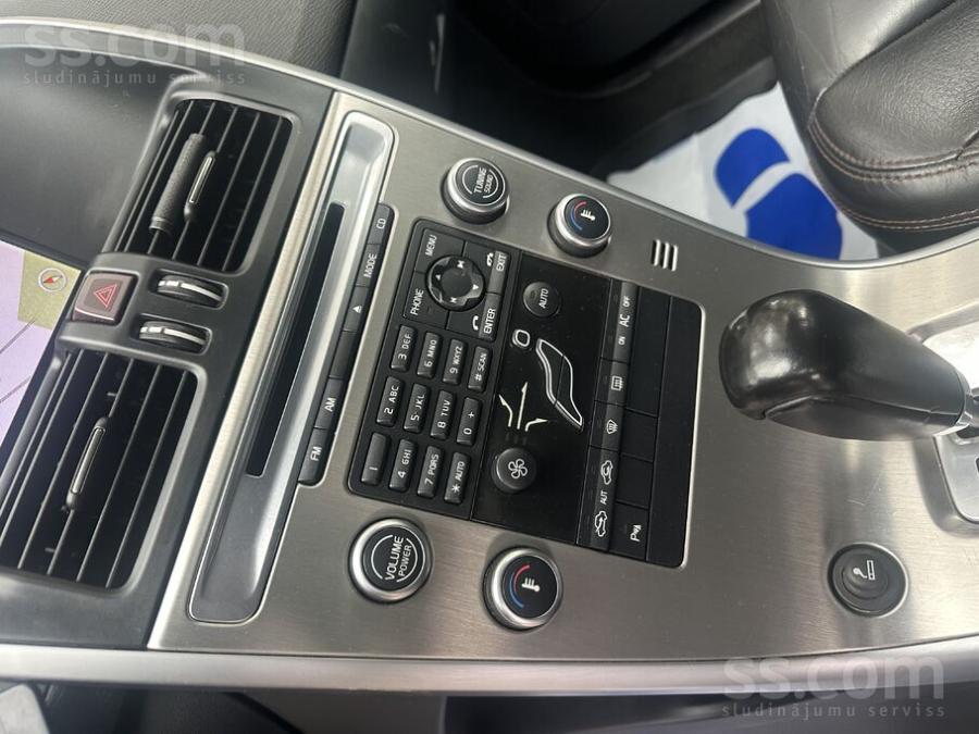 Melns Volvo XC60 2009 Cēsis, ar dzinēja tilpumu 2.40 L un nobraukumu 0 tūkst. km par 8400 €, foto 15 vietnē AUTOMOTO.COM.LV