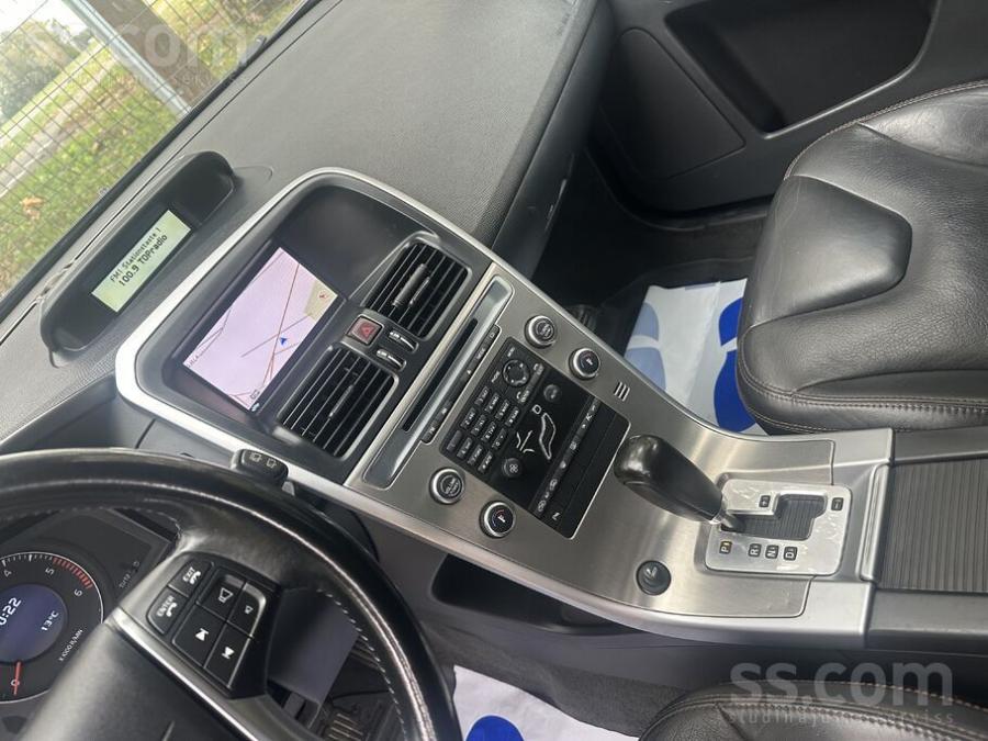 Melns Volvo XC60 2009 Cēsis, ar dzinēja tilpumu 2.40 L un nobraukumu 0 tūkst. km par 8400 €, foto 16 vietnē AUTOMOTO.COM.LV