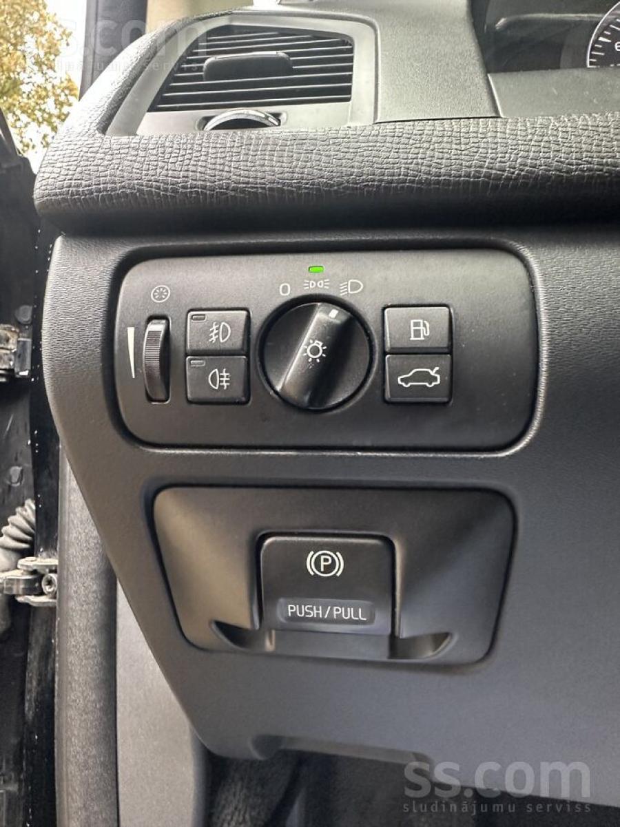 Melns Volvo XC60 2009 Cēsis, ar dzinēja tilpumu 2.40 L un nobraukumu 0 tūkst. km par 8400 €, foto 18 vietnē AUTOMOTO.COM.LV