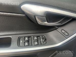 Melns Volvo XC60 2009 Cēsis, ar dzinēja tilpumu 2.40 L un nobraukumu 0 tūkst. km par 8400 €, foto 19 vietnē AUTOMOTO.COM.LV