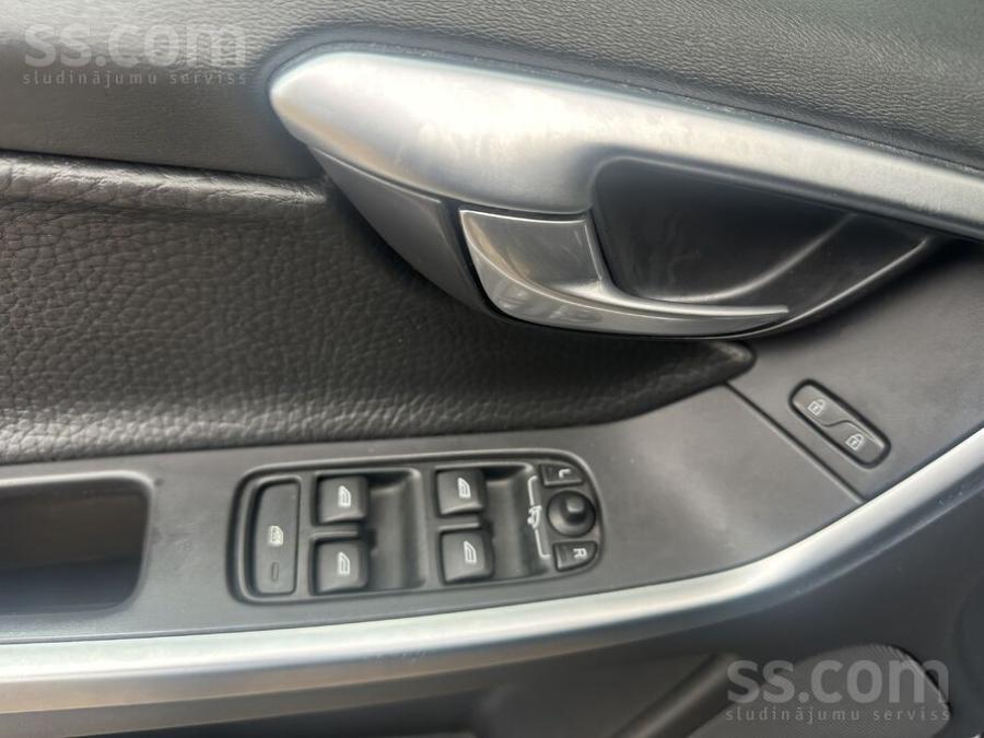 Melns Volvo XC60 2009 Cēsis, ar dzinēja tilpumu 2.40 L un nobraukumu 0 tūkst. km par 8400 €, foto 19 vietnē AUTOMOTO.COM.LV