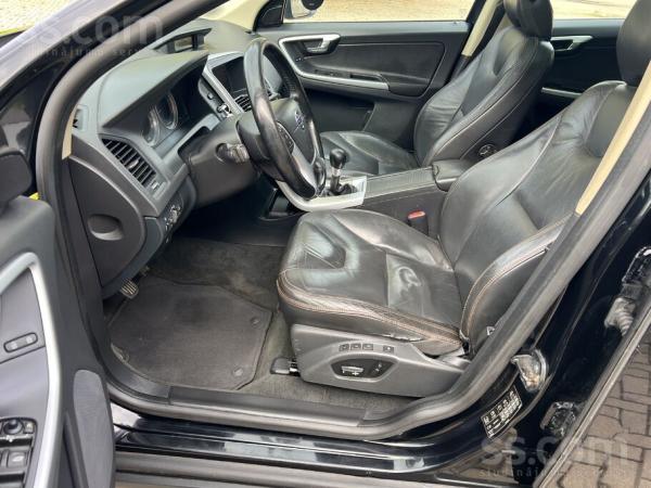 Melns Volvo XC60 2009 Rēzekne, ar dzinēja tilpumu 2.40 L un nobraukumu 309 tūkst. km par 7450 €, foto 9 vietnē AUTOMOTO.COM.LV