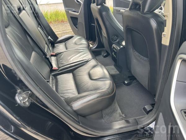 Melns Volvo XC60 2009 Rēzekne, ar dzinēja tilpumu 2.40 L un nobraukumu 309 tūkst. km par 7450 €, foto 11 vietnē AUTOMOTO.COM.LV