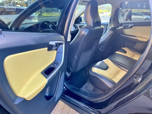Volvo XC60 2009 Viļņa vietnē Melns Volvo XC60 2009 Viļņa, ar dzinēja tilpumu 2.40 L un nobraukumu 369 tūkst. km par 6450 €, foto 11 vietnē AUTOMOTO.COM.LV