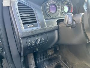 Black Volvo XC60 2009 in Vilnius, with an engine capacity of 2.40 L and mileage of 369 thousand km for 6450 €, photo 17 on AUTOMOTO.COM.LV
