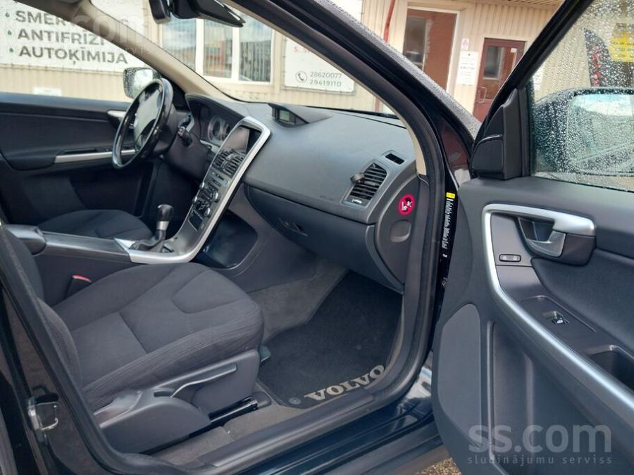 Melns Volvo XC60 2009 Rēzekne, ar dzinēja tilpumu 2.40 L un nobraukumu 0 tūkst. km par 6950 €, foto 9 vietnē AUTOMOTO.COM.LV