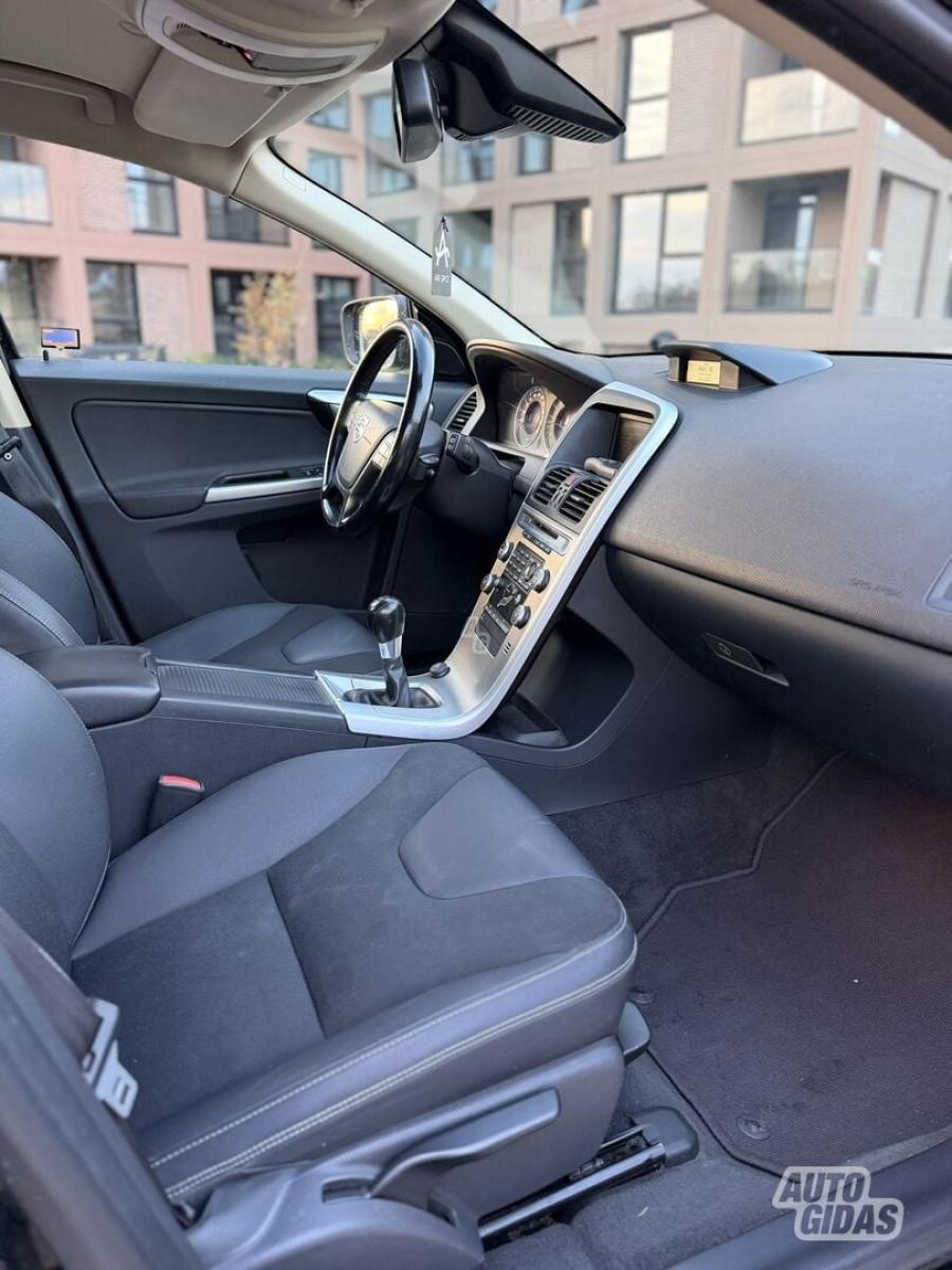 Melns Volvo XC60 2009 Viļņa, ar dzinēja tilpumu 2.40 L un nobraukumu 289 tūkst. km par 6350 €, foto 12 vietnē AUTOMOTO.COM.LV