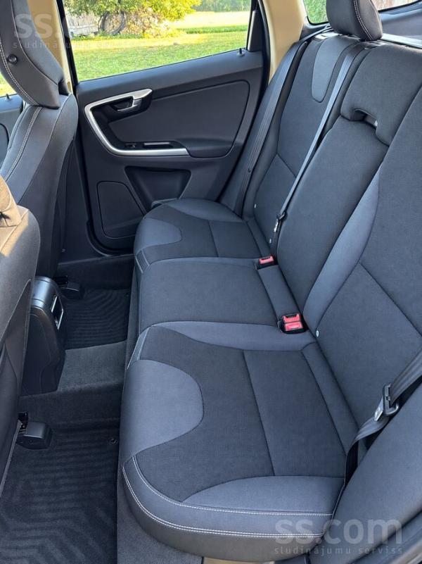 Melns Volvo XC60 2009 Bauska, ar dzinēja tilpumu 2.40 L un nobraukumu 430 tūkst. km par 4100 €, foto 7 vietnē AUTOMOTO.COM.LV