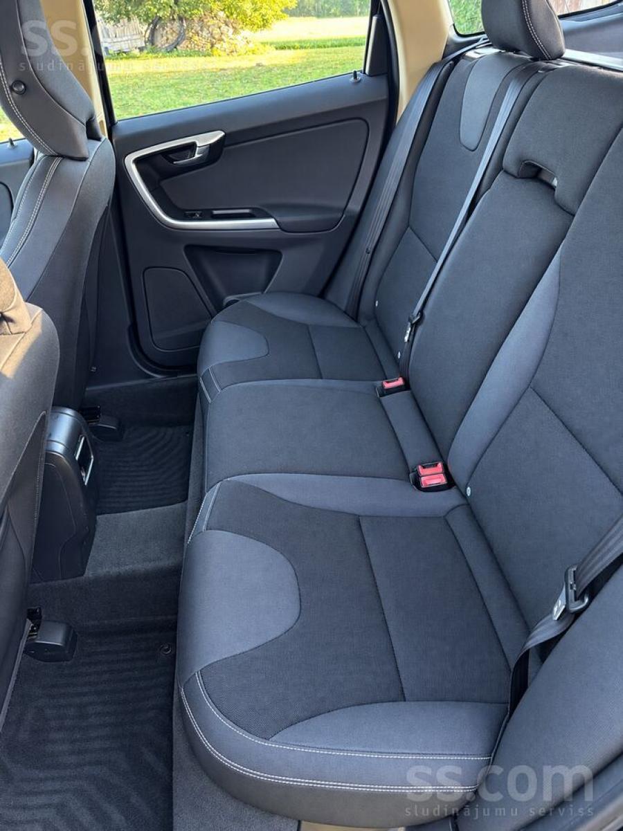 Melns Volvo XC60 2009 Bauska, ar dzinēja tilpumu 2.40 L un nobraukumu 430 tūkst. km par 4100 €, foto 7 vietnē AUTOMOTO.COM.LV