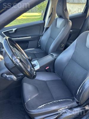 Melns Volvo XC60 2009 Bauska, ar dzinēja tilpumu 2.40 L un nobraukumu 430 tūkst. km par 4100 €, foto 8 vietnē AUTOMOTO.COM.LV