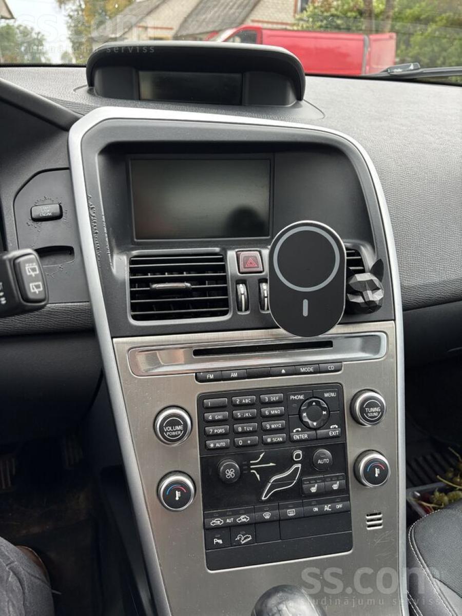 Melns Volvo XC60 2009 Bauska, ar dzinēja tilpumu 2.40 L un nobraukumu 430 tūkst. km par 4100 €, foto 10 vietnē AUTOMOTO.COM.LV