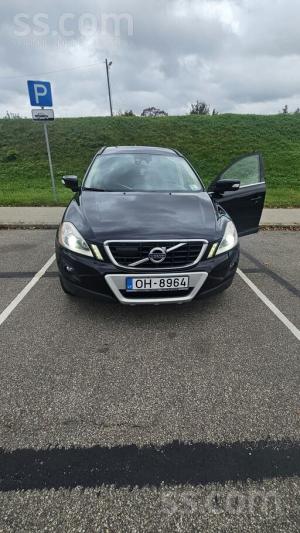 Black Volvo XC60 2009 in Daugavpils, with an engine capacity of 2.40 L and mileage of 250 thousand km for 9500 €, photo 3 on AUTOMOTO.COM.LV