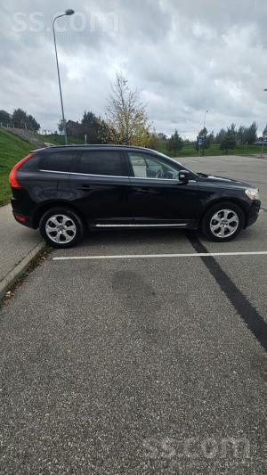 Black Volvo XC60 2009 in Daugavpils, with an engine capacity of 2.40 L and mileage of 250 thousand km for 9500 €, photo 4 on AUTOMOTO.COM.LV