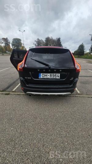 Black Volvo XC60 2009 in Daugavpils, with an engine capacity of 2.40 L and mileage of 250 thousand km for 9500 €, photo 6 on AUTOMOTO.COM.LV