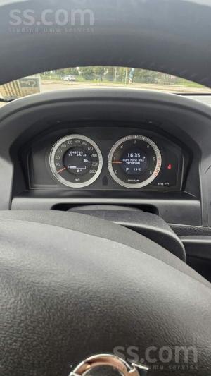 Black Volvo XC60 2009 in Daugavpils, with an engine capacity of 2.40 L and mileage of 250 thousand km for 9500 €, photo 7 on AUTOMOTO.COM.LV