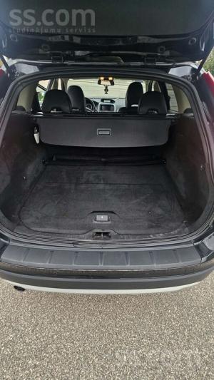 Black Volvo XC60 2009 in Daugavpils, with an engine capacity of 2.40 L and mileage of 250 thousand km for 9500 €, photo 9 on AUTOMOTO.COM.LV
