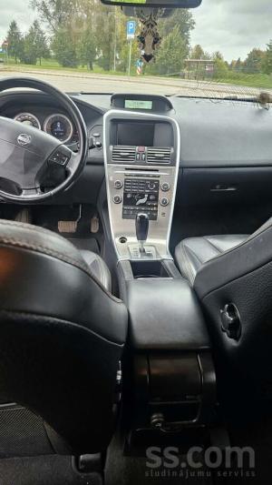 Black Volvo XC60 2009 in Daugavpils, with an engine capacity of 2.40 L and mileage of 250 thousand km for 9500 €, photo 10 on AUTOMOTO.COM.LV