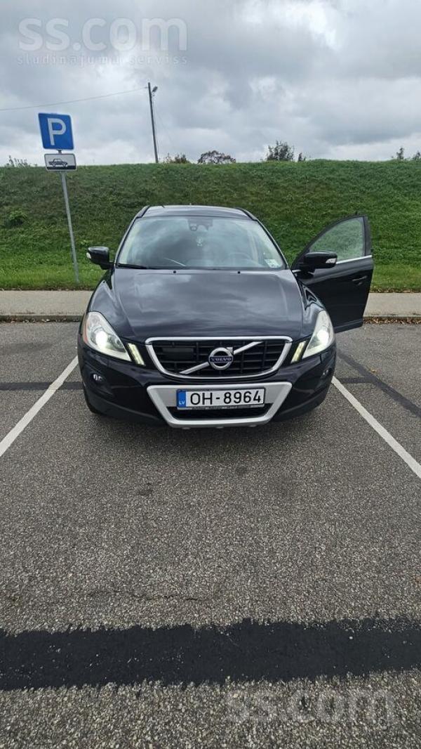 Melns Volvo XC60 2009 Daugavpils, ar dzinēja tilpumu 2.40 L un nobraukumu 250 tūkst. km par 9500 €, foto 3 vietnē AUTOMOTO.COM.LV