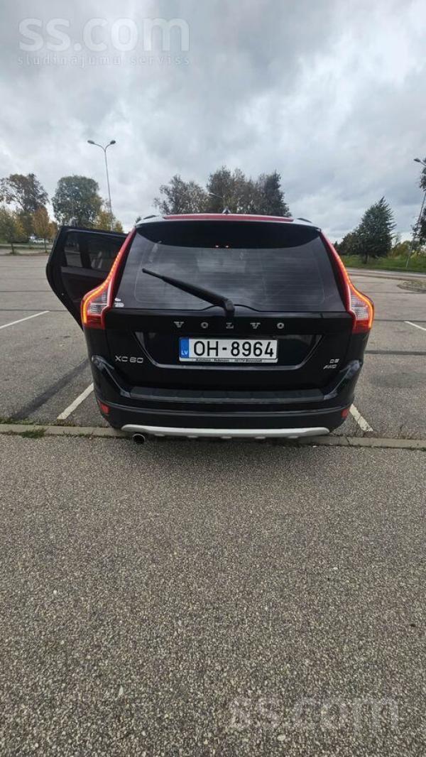 Melns Volvo XC60 2009 Daugavpils, ar dzinēja tilpumu 2.40 L un nobraukumu 250 tūkst. km par 9500 €, foto 6 vietnē AUTOMOTO.COM.LV