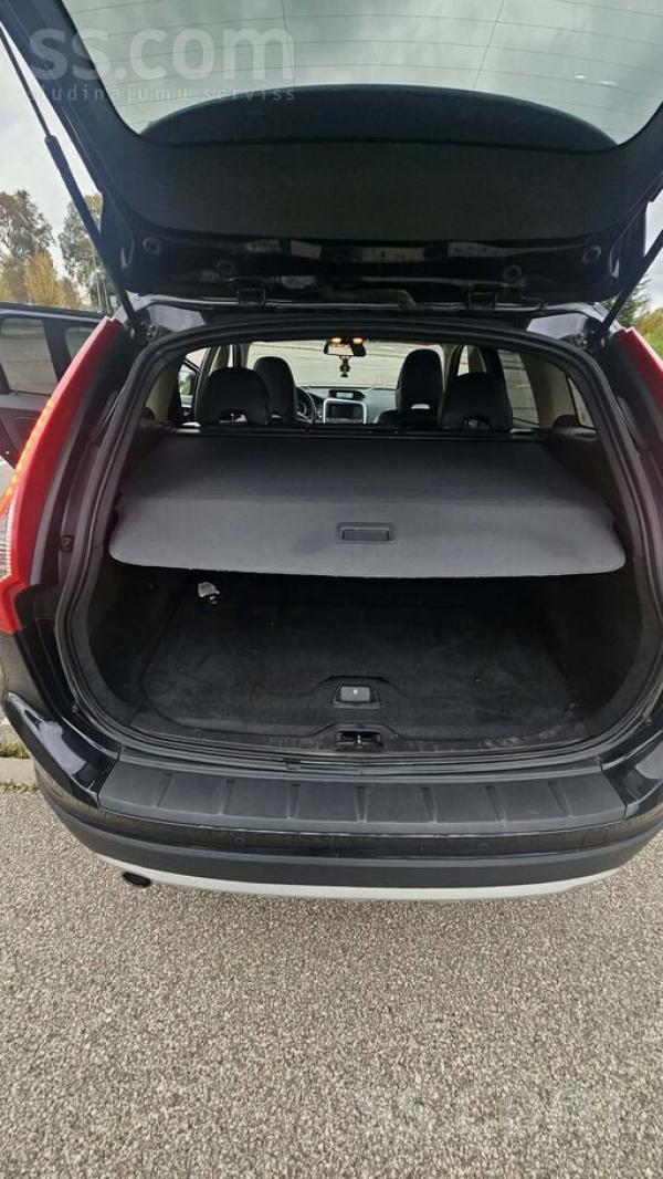 Melns Volvo XC60 2009 Daugavpils, ar dzinēja tilpumu 2.40 L un nobraukumu 250 tūkst. km par 9500 €, foto 8 vietnē AUTOMOTO.COM.LV