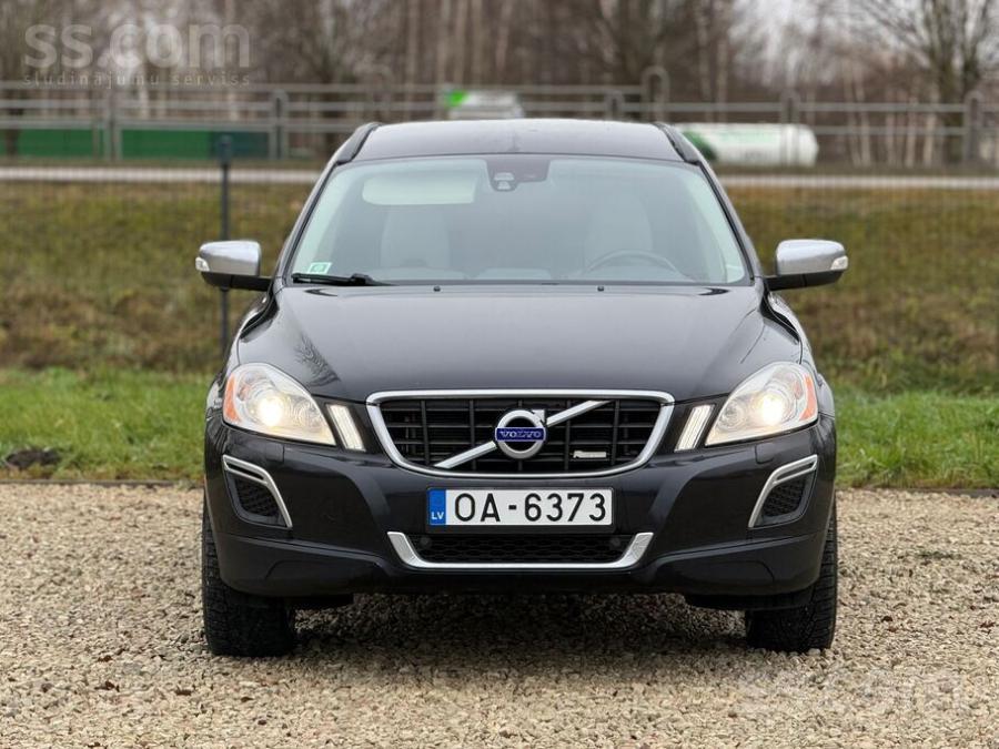 Melns Volvo XC60 2010 Jelgava, ar dzinēja tilpumu 2.40 L un nobraukumu 0 tūkst. km par 9400 €, foto 2 vietnē AUTOMOTO.COM.LV