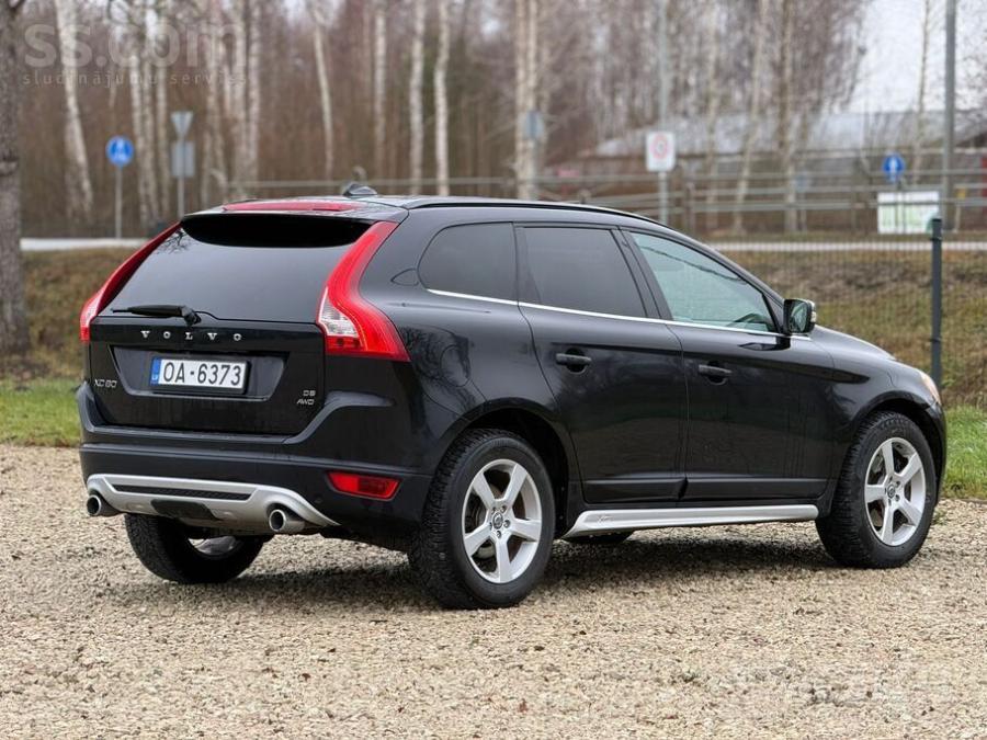 Melns Volvo XC60 2010 Jelgava, ar dzinēja tilpumu 2.40 L un nobraukumu 0 tūkst. km par 9400 €, foto 4 vietnē AUTOMOTO.COM.LV