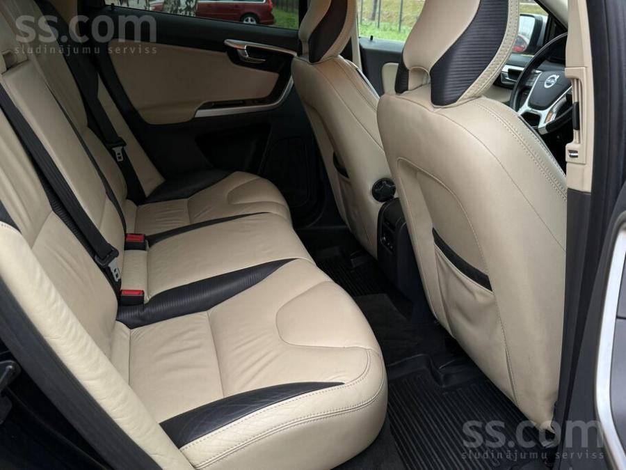 Melns Volvo XC60 2010 Jelgava, ar dzinēja tilpumu 2.40 L un nobraukumu 0 tūkst. km par 9400 €, foto 10 vietnē AUTOMOTO.COM.LV