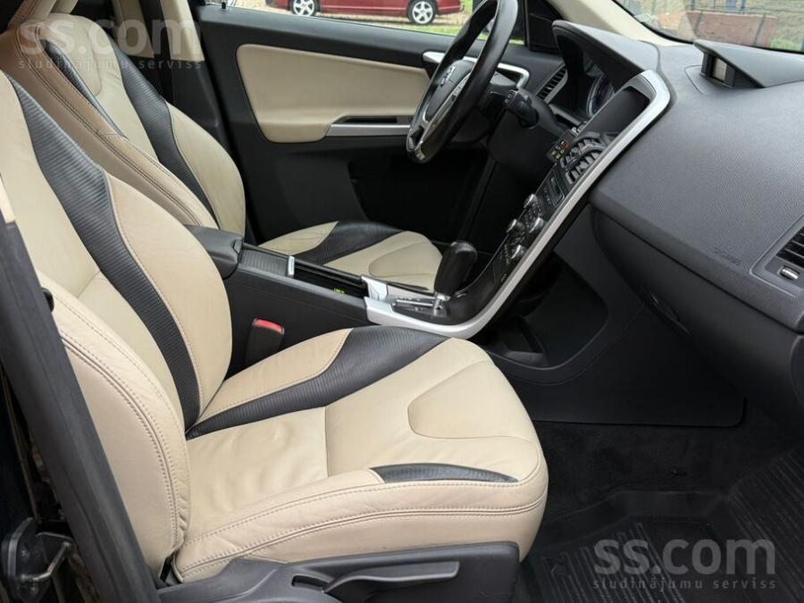 Melns Volvo XC60 2010 Jelgava, ar dzinēja tilpumu 2.40 L un nobraukumu 0 tūkst. km par 9400 €, foto 13 vietnē AUTOMOTO.COM.LV