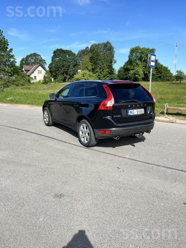Melns Volvo XC60 2010 Kuldīga, ar dzinēja tilpumu 2.40 L un nobraukumu 321 tūkst. km par 7200 €, foto 3 vietnē AUTOMOTO.COM.LV