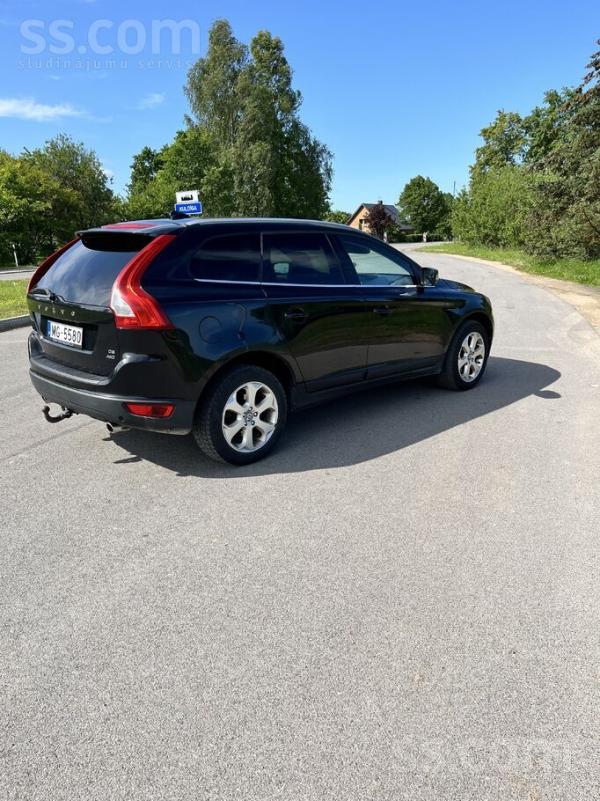 Melns Volvo XC60 2010 Kuldīga, ar dzinēja tilpumu 2.40 L un nobraukumu 321 tūkst. km par 7200 €, foto 4 vietnē AUTOMOTO.COM.LV