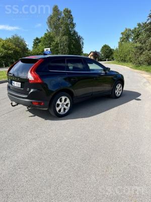Melns Volvo XC60 2010 Kuldīga, ar dzinēja tilpumu 2.40 L un nobraukumu 321 tūkst. km par 7200 €, foto 4 vietnē AUTOMOTO.COM.LV
