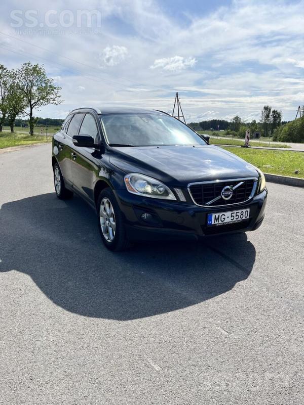 Melns Volvo XC60 2010 Kuldīga, ar dzinēja tilpumu 2.40 L un nobraukumu 320 tūkst. km par 6700 €, foto 1 vietnē AUTOMOTO.COM.LV