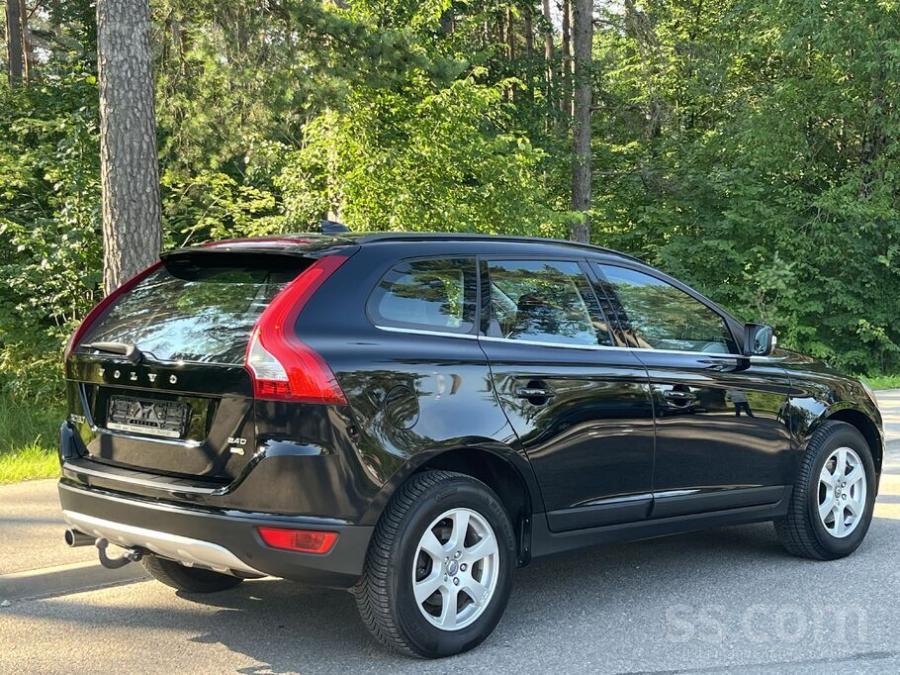 Black Volvo XC60 2010 in Valmiera, with an engine capacity of 2.40 L and mileage of 260 thousand km for 9800 €, photo 2 on AUTOMOTO.COM.LV
