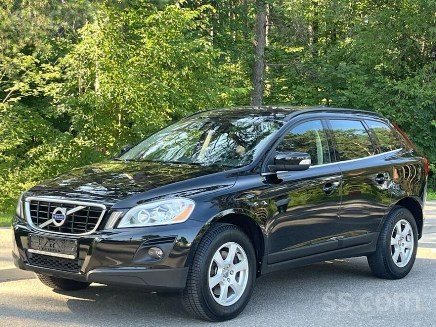 Black Volvo XC60 2010 in Valmiera, with an engine capacity of 2.40 L and mileage of 260 thousand km for 9800 €, photo 4 on AUTOMOTO.COM.LV