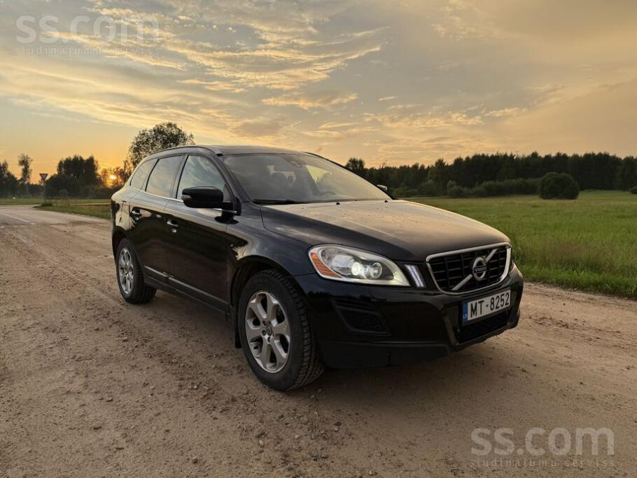 Black Volvo XC60 2010 in Riga, with an engine capacity of 2.40 L and mileage of 300 thousand km for 7400 €, photo 1 on AUTOMOTO.COM.LV