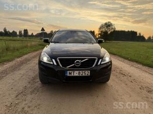 Black Volvo XC60 2010 in Riga, with an engine capacity of 2.40 L and mileage of 300 thousand km for 7400 €, photo 2 on AUTOMOTO.COM.LV