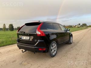 Black Volvo XC60 2010 in Riga, with an engine capacity of 2.40 L and mileage of 300 thousand km for 7400 €, photo 3 on AUTOMOTO.COM.LV