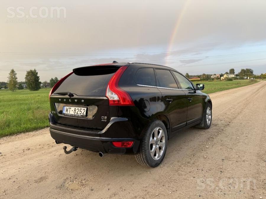 Black Volvo XC60 2010 in Riga, with an engine capacity of 2.40 L and mileage of 300 thousand km for 7400 €, photo 3 on AUTOMOTO.COM.LV
