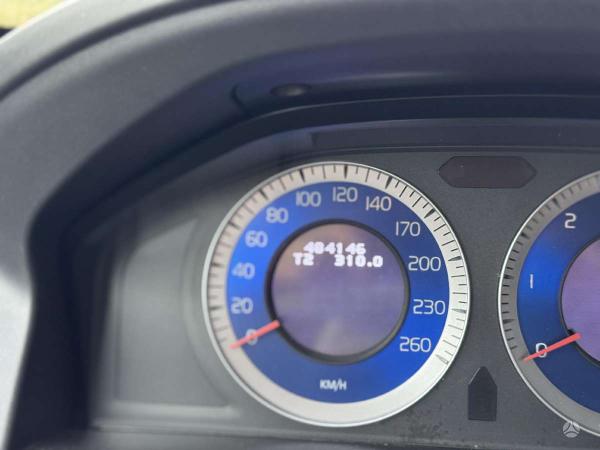 Melns Volvo XC60 2010 Viļņa, ar dzinēja tilpumu 2.40 L un nobraukumu 484 tūkst. km par 6200 €, foto 11 vietnē AUTOMOTO.COM.LV
