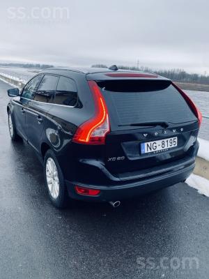 Melns Volvo XC60 2010 Jēkabpils, ar dzinēja tilpumu 2.40 L un nobraukumu 220 tūkst. km par 7300 €, foto 5 vietnē AUTOMOTO.COM.LV